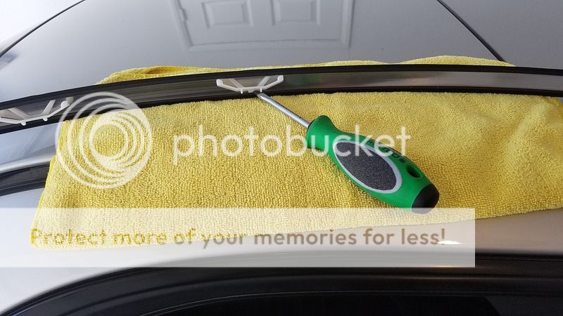 DIY: Windshield Upper Molding / Trim (without denting the molding or ...