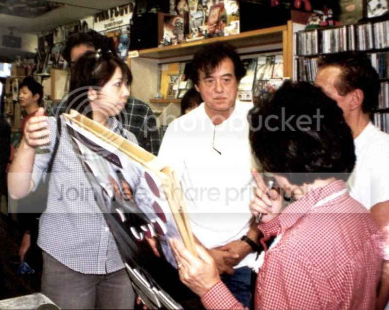 Jimmy Page Shopping in Nishi-Shinjuko, Tokyo (1/27/08) - Pre / Post ...