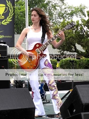 Chicks rock Led Zeppelin! - Led Zeppelin Master Forum - Led Zeppelin ...